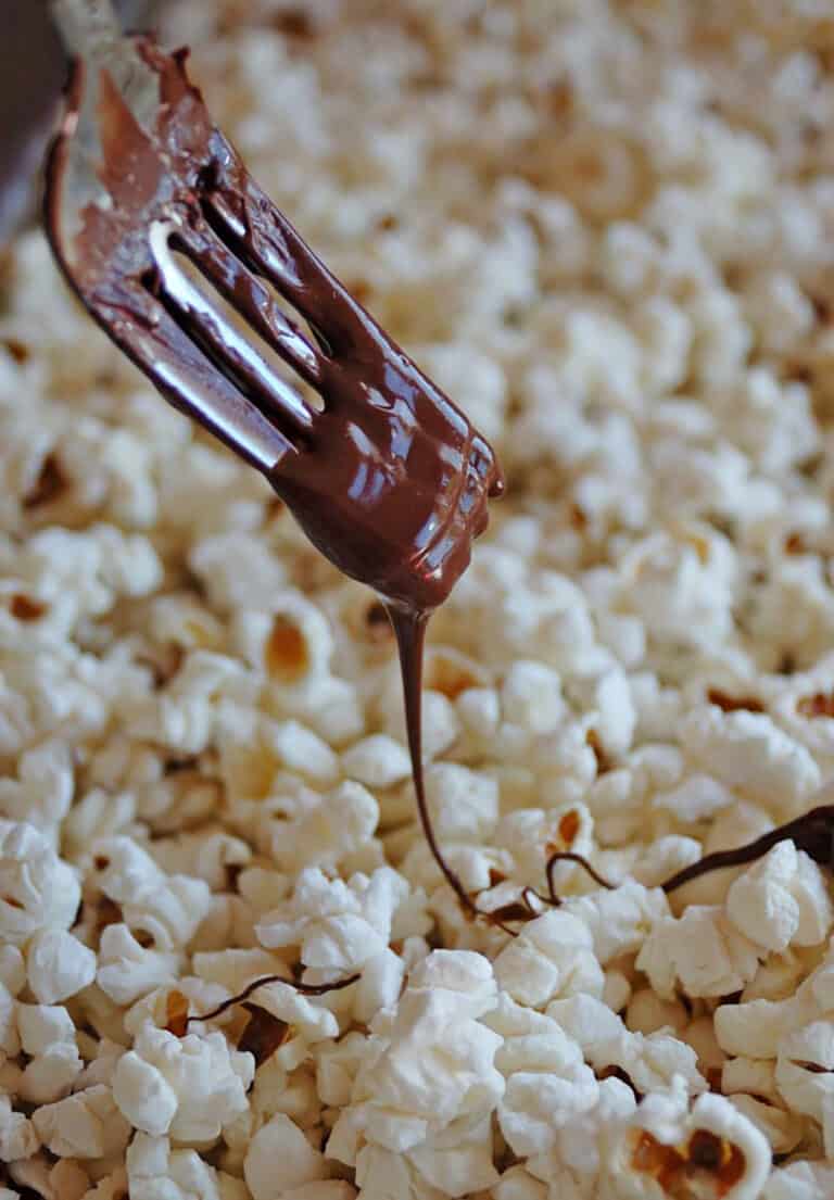 Black and White Chocolate-Drizzled Popcorn - Cooking with Mamma C